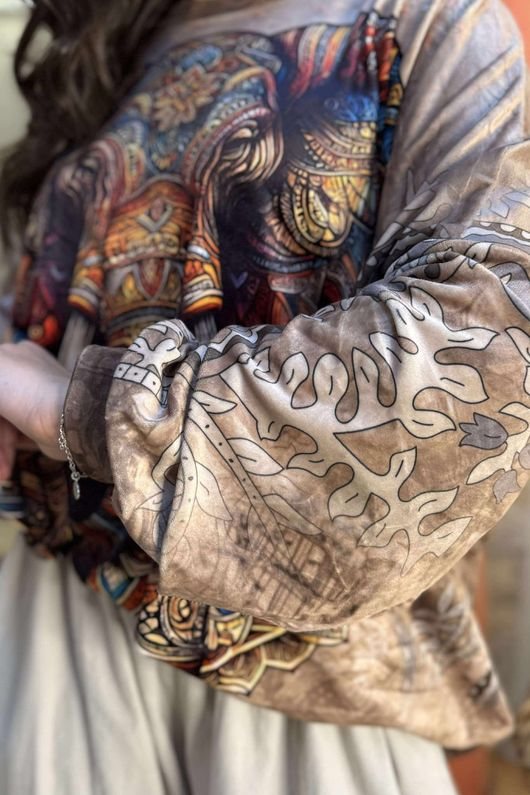 Lomi Mandala Stretch Velour Sweatshirt Stone | Laundry B