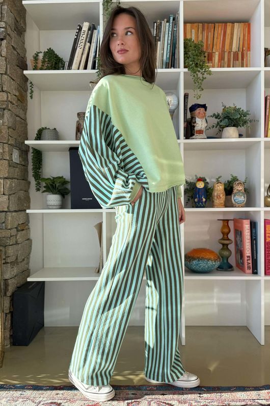 Shoreditch Slouch Sweat Spearmint Khaki /20 Pre order 1 week